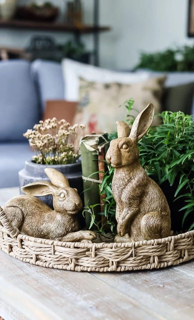 32 Farmhouse DIYs, Crafts, & Ideas: A Collection of Charming ...
